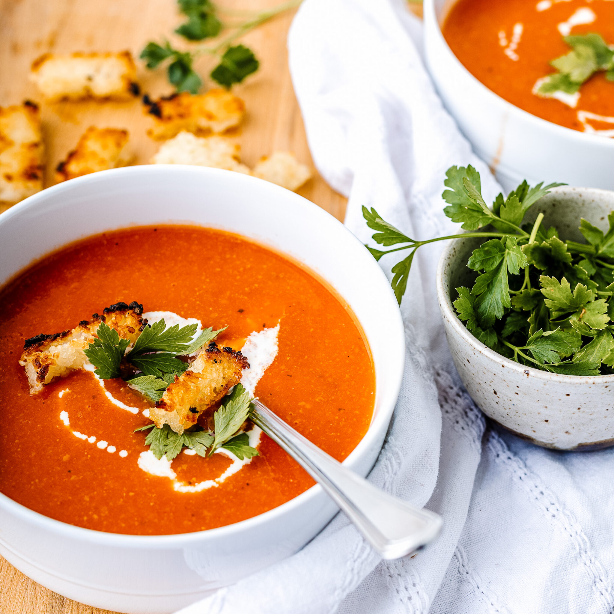 Dainty Rice | Velouté aux tomates fumées garni de riz croustillant ...